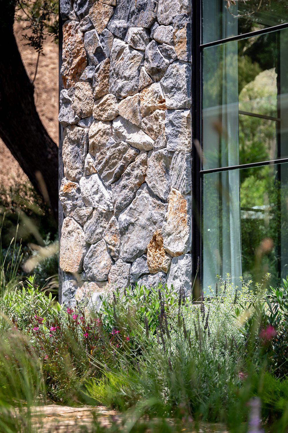 Wood and Stone – Studio Rob Diaz